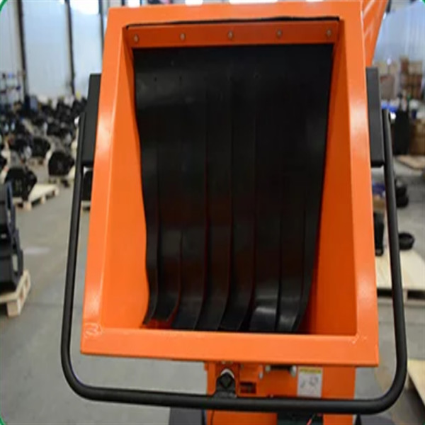 Quality Self Powered 12.5ft Wood Chipper Machine Hydraulic Feed Wearproof for sale
