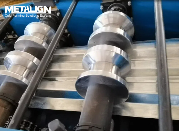 Quality N Deck Roll Forming Machine With Hole Punching 20m/Min Production Speed for sale