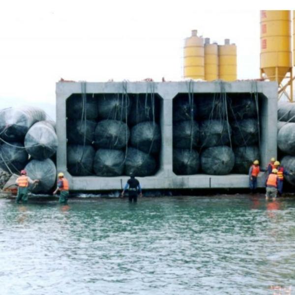 Quality 0.8m*12m Inflatable Marine Rubber Heavy Lifting Airbags for sale