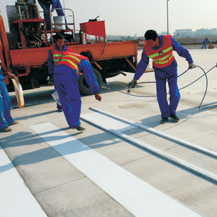Quality Water Based Spray Reflective 30 kg Cold Solvent Road Marking Paint for sale