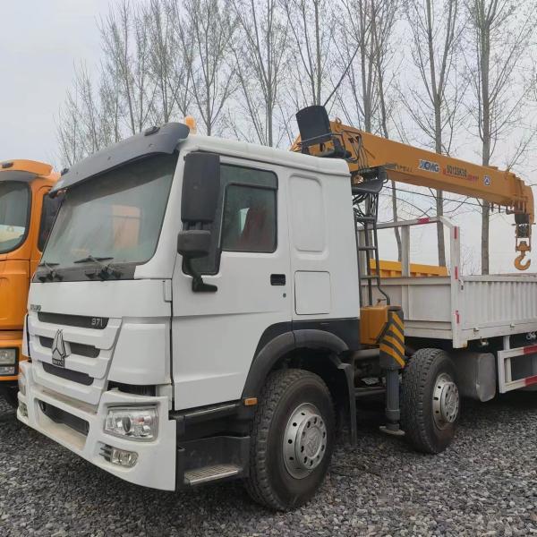 Quality Used Crane Truck Howo 371 375 8x4 Secondhand Sinotruk 12T for sale