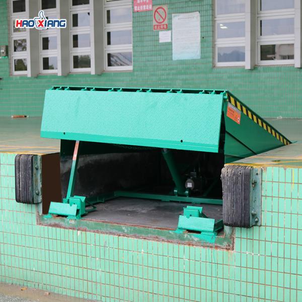 Quality Cargo Warehouse Dock Leveler Push Button Truck Level Dock Green for sale