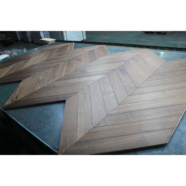 Quality Natural Walnut Engineered Wood Chevron Flooring Brushed UV Lacquer for sale
