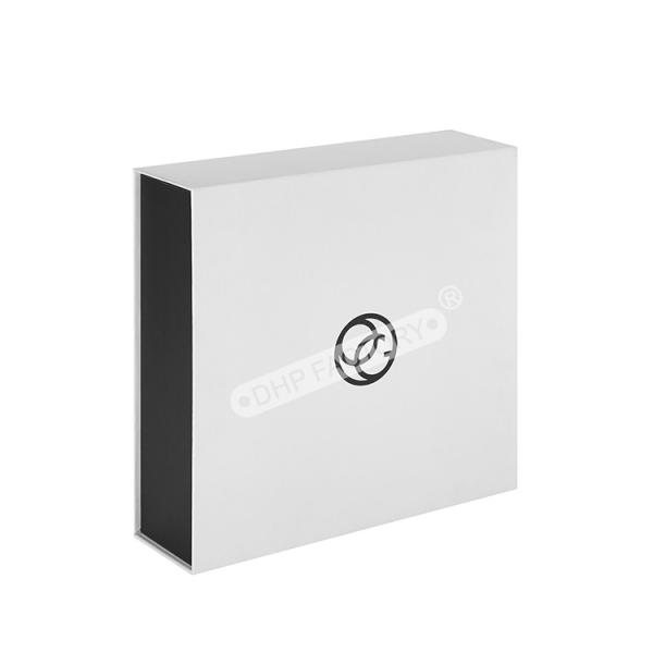 Quality Luxury White Magnetic Custom Boxes Cosmetic Packaging Boxes With Plastic Insert for sale