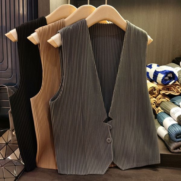 Quality Women's 2024 Summer New Pleated Vest Fashionable All-Match Solid Color Coat Single-Breasted Sleeveless Waistcoat for sale