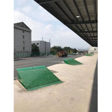 Quality 10T Hydraulic Dock Levelers With Dock Door In The Warehouse Or Logistic House for sale