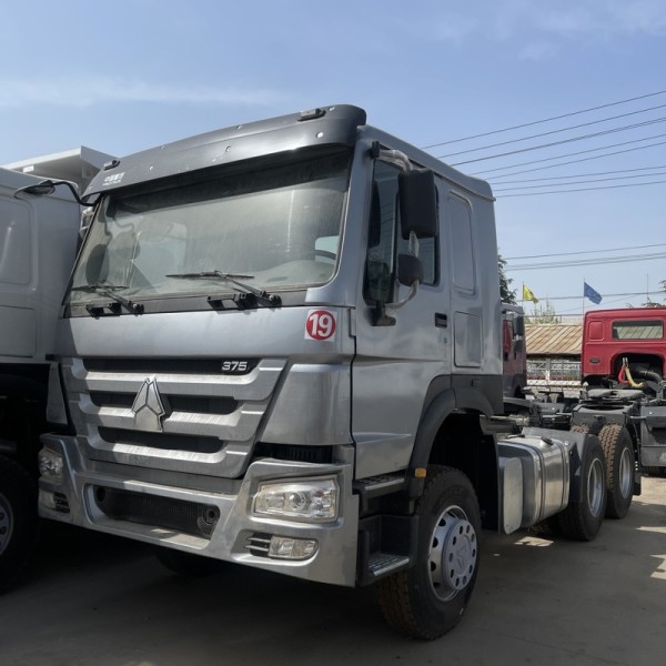 Quality Used Sinotruck Howo Tractor Truck with Engine Capacity 8L and Air Suspension Driver's Seat for sale