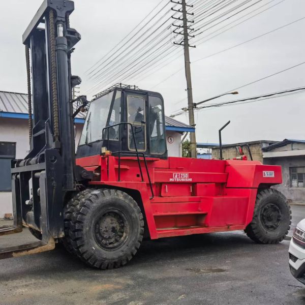 Quality Pre-Owned Mitsubishi FD250 25 Ton Diesel Forklift Overall Dimensions 3254*1086*2000 for sale