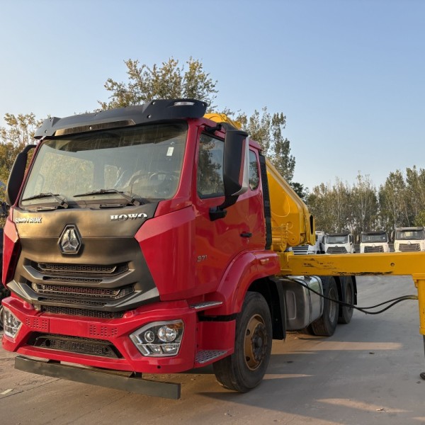 Quality Sinotruk 6x4 Hahan Tractor with 380 HP Engine and Rhd 450L Fuel Tanker Capacity Customizable for sale