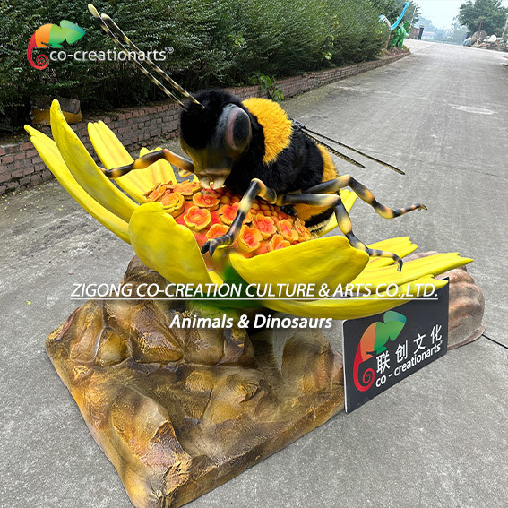 Quality Animatronic Insects Customized Animatronic Bee With Flower For Theme Park Decoration for sale