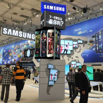 Quality Indoor Rotating LED Screen 2560 * 1600 Outdoor Display Screen for sale