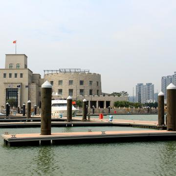 Quality Long-Lasting Floating Finger Dock With WPC Decking LLDPE Floater Aluminum Alloy for sale