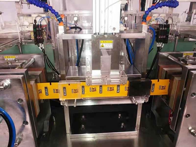 Servo Driven 1 Pair CPE Glove Folding Packing Machine 4 Side Plastic Film Pack 5