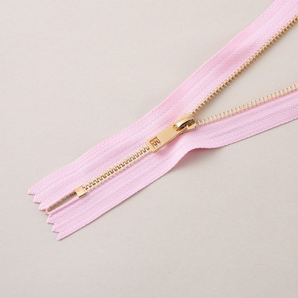 Quality 3# Metal Close End Zipper Weather Resistant Precise Engineering Customizable for sale