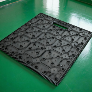 Quality High Temperature Resistant Insert Moulding Smooth Finish Plastic Injection Mould for sale
