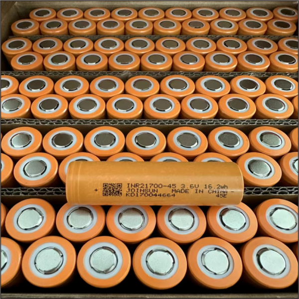 Quality 21700 lithium battery, 3.7V, capacity 5000mAh, round shape, strong light flashlight, power battery for electric tools for sale