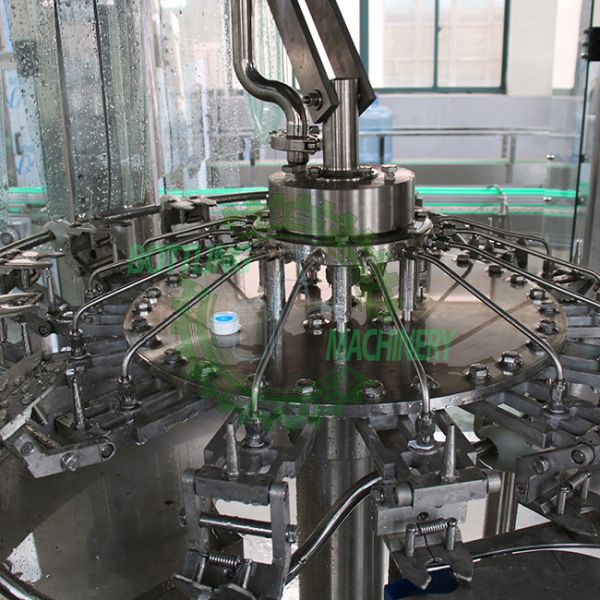 Quality 4000BPH 500ml / 1L / 2L Bottle Linear Auto Bottle Filling Machine for sale