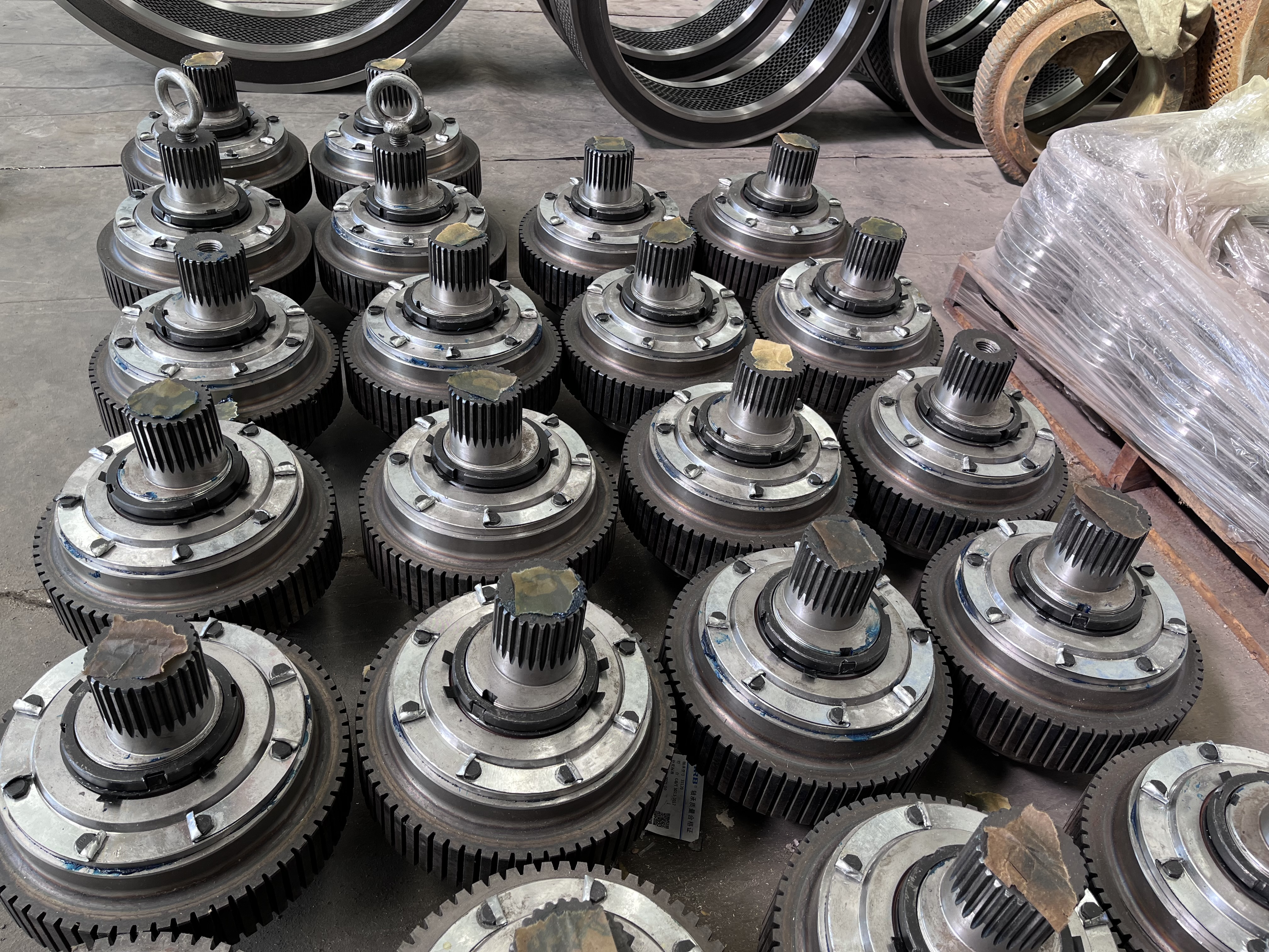 High efficiency 1.5-2 t/h Wood Pellet Machine roller assembly