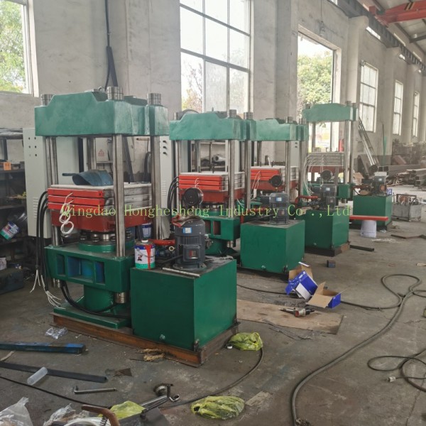 Quality Rubber Platen Hot Compression Moulding Machine 300 Degree 5.5KW for sale