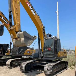 Quality Used XCMG Excavator XCMG XE215 Hydraulic Crawler Excavator 21450 kg for sale