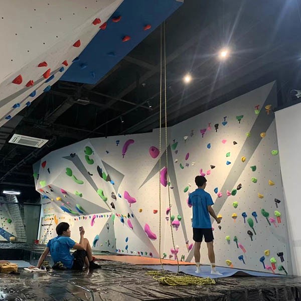 Quality Steel Frame Rock Climbing Wall For Adults Artificial Corrosion Resistant for sale