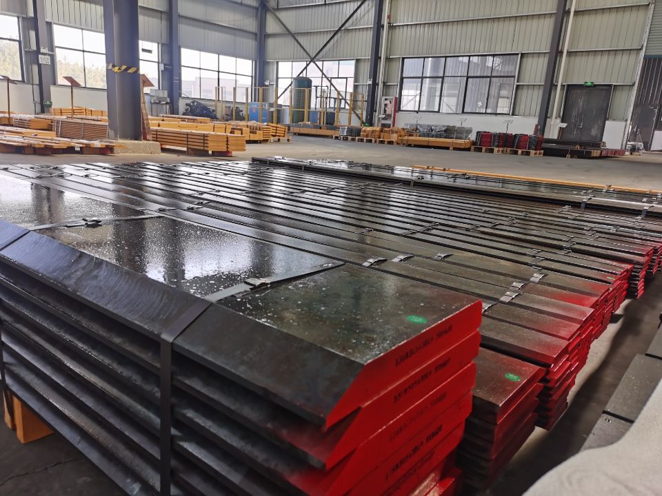 Quality Weld on SBF no hole Loader Cutting Edge for sale
