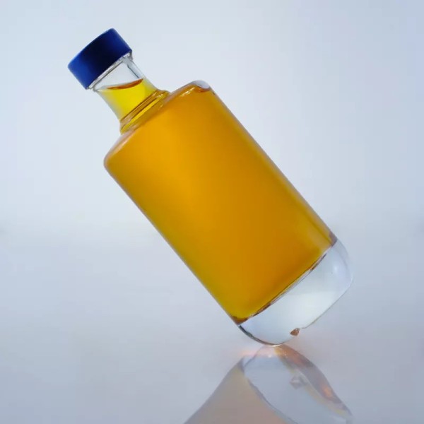 Quality Round Shape Empty Glass Bottle With Screw Cap Decal Surface for 700 ml Vodka Bottle for sale