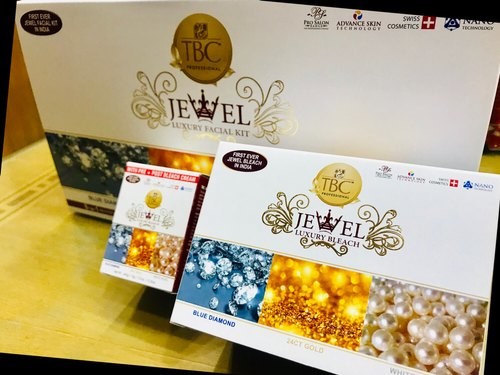 Quality Luxury Facial Kits With Packaging Boxes White Silver & Grey,Quality Inspection for sale