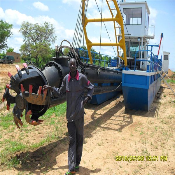 Quality 18" 3000m3/Hr Suction Dredger Ship 15m Sand Mining for sale