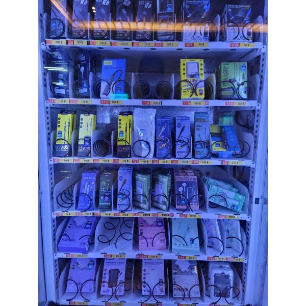Quality Self-Service Electronics Vending Machine For Charging Cables Phone Accessories for sale