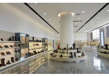 China Factory - Dongguan Pinhe Shoes Co., Ltd