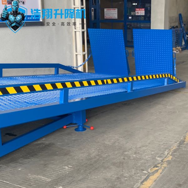 Quality 10T-10M Customized Blue Loading And Unloading Goods Hydraulic Dock Ramp for sale