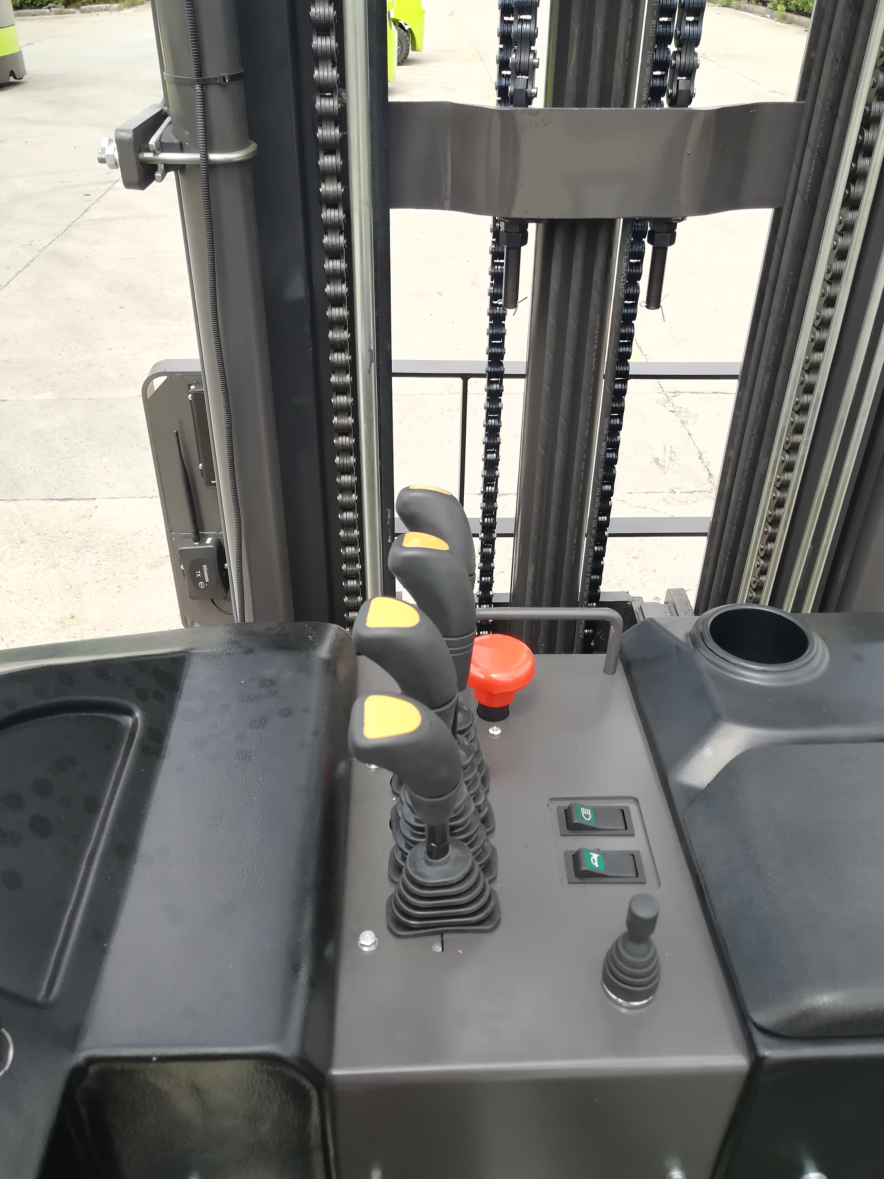 DB15 1.5T 2T 2.5T 24V Fully Electric Pallet Stacker Forklift Easy to Operate 