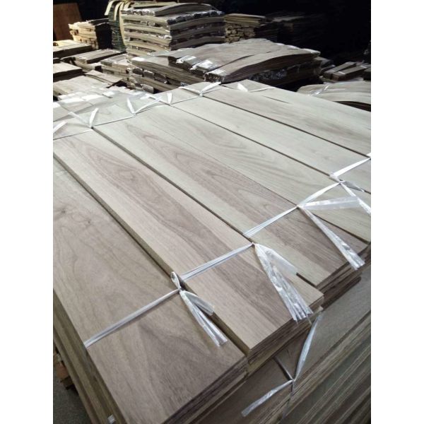 Quality American Walnut Engineered Wood Veneer Walnut Flooring Top Layer for sale