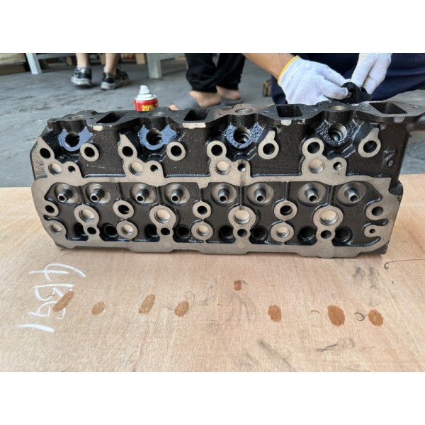 Quality ME997799 Mitsubishi Engine Cylinder Head Model 4d36 Material Casting for sale
