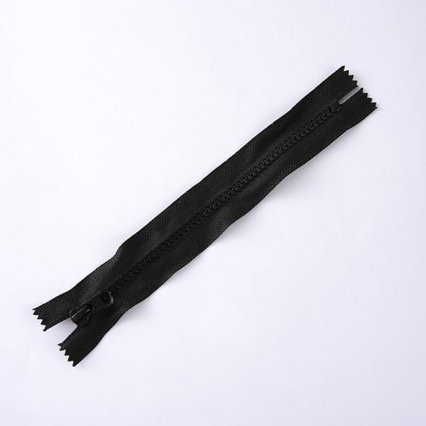 Quality Durable #5 Resin Teeth Close End Zippers for Secure and Sleek Closures for sale