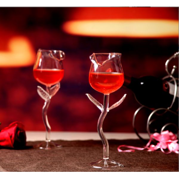 Quality Special Rose Shape Juice Beverage Cocktail Glass Bottle Transparent 180ml For Bar for sale