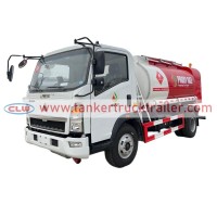 Quality New HOWO 4X2 Diesel Bowser Mobile Refueling Truck for sale
