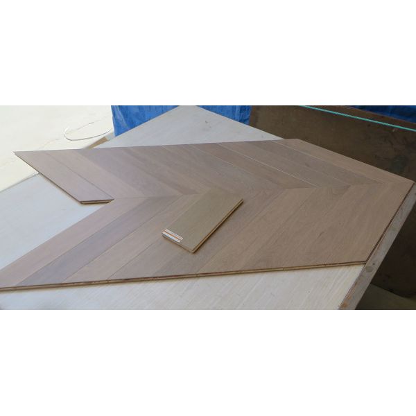 Quality Smoked Russian Oak Engineered Wood Chevron Flooring Indoor Grade A/B for sale