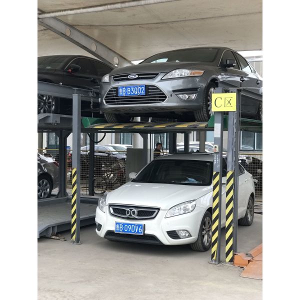 Quality Storage Design In Four Column Hydraulic Lift For Car And Household Storage for sale