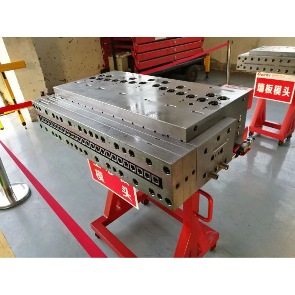 Quality Professional Mould Maker for WPC/UPVC Hollow Door Extrusion Wide 1000mm Size for sale