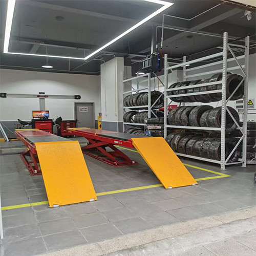 Quality 4000kg super thin wheel alignment scissors lift with 4500mm length platform for sale