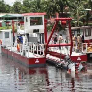 Quality Small Sand Dredge 522kw 14inch 200m3/H Narrow River Cleaning Equipment for sale
