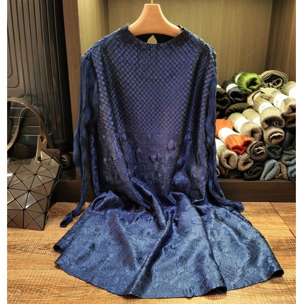 Quality 2024 Autumn New Elegant Embossed Pleated Dress Round Neck Long Sleeve Loose a Line Skirt for sale