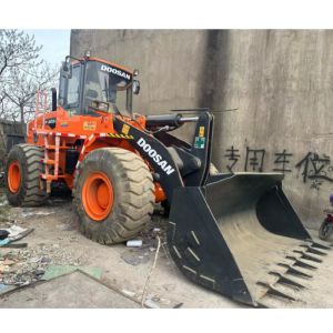 Quality Used Doosan Loader With 2.7-5.0m3 Bucket Capacity for sale