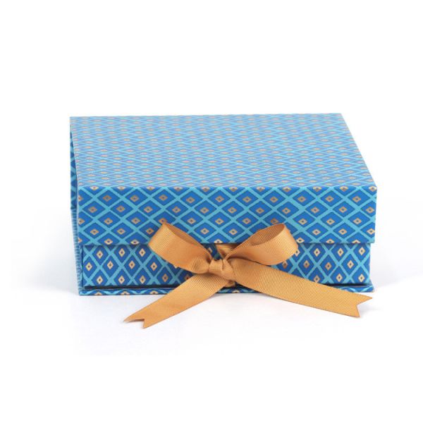 Quality Luxury Custom Apparel Packaging Boxes CMYK Logo Matte Magnetic Closure Gift Box for sale