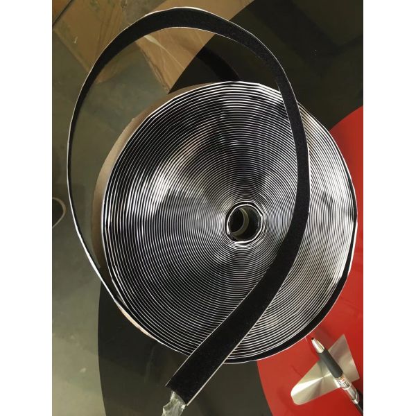 Quality Heat Resistance 20MMX5 meters 100% Polyester Self Adhesive Hook and Loop for for sale