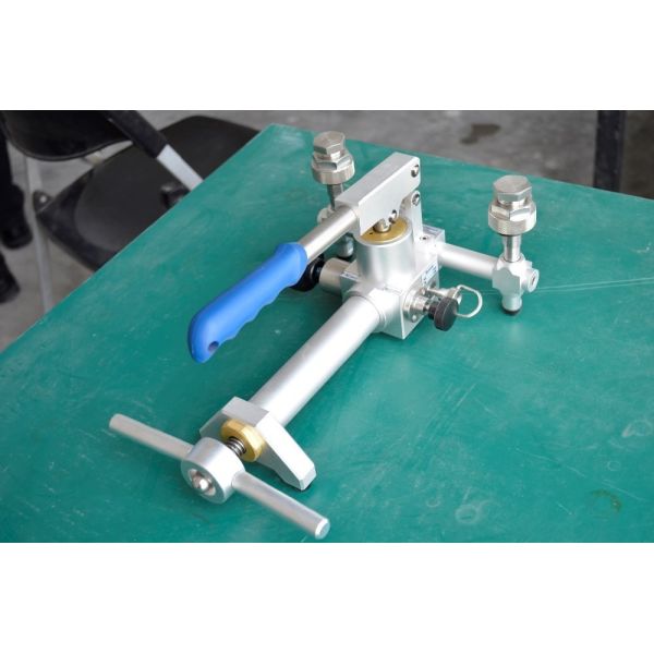 Quality Professional L286*W198*H140 mm HS703 Lab Machine Pneumatic Pressure Gauge for sale