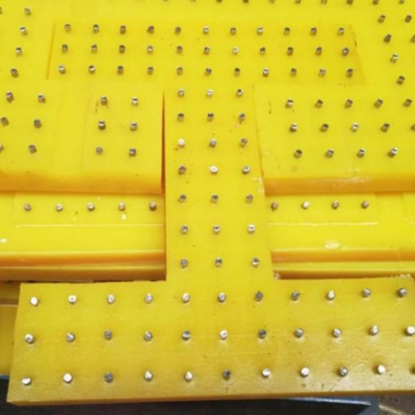 Quality Red 30mm 25mm ZP375 Anti Slip Mats Aging Resistance for sale