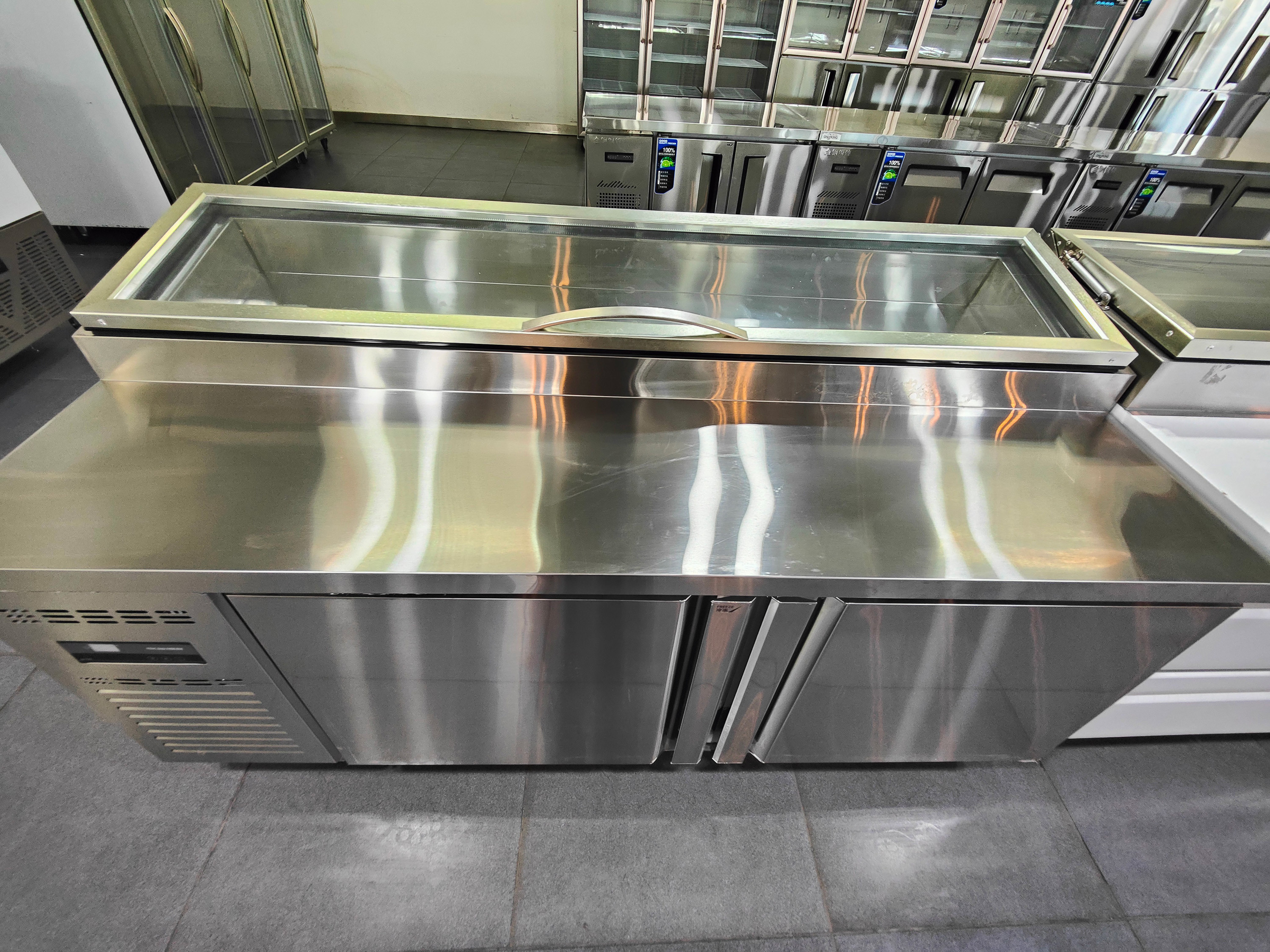 Quality 2 Doors Desktop Salad Bar Refrigerator with Double-temperature 2~8℃/-6~-15℃ for sale